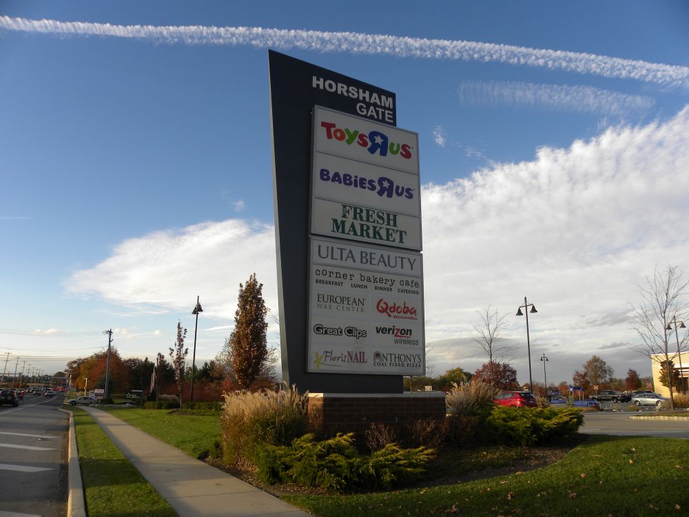 Multi-Tenant Pylon & Shopping Center Signs | Forman Signs